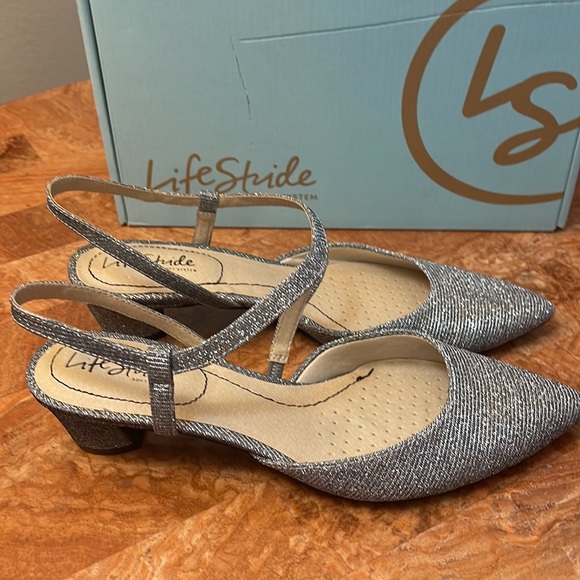 Life Stride | Shoes | Nib Lifestride Soft System Pewter Minimalist Pump ...